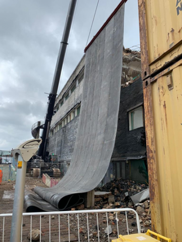 Improvements for the design and operation of demolition hanging screens ...